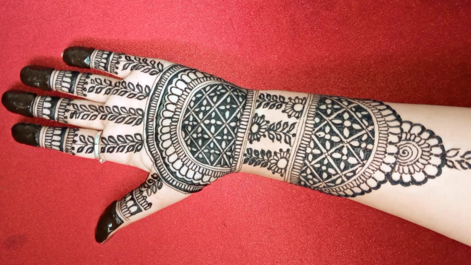 Diwali Mehndi Designs 2024: Check Simple and Easy Mehndi Designs for ...